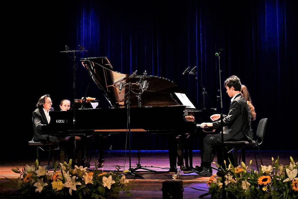 RK: Muzyczny dialog dwóch artystów i dwóch fortepianów. Marc Laforêt i ...